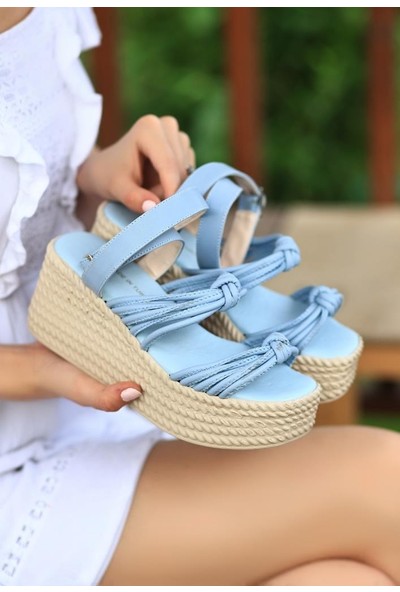 Bpm Yava Bebe Mavisi Cilt Dolgu Topuk Sandalet
