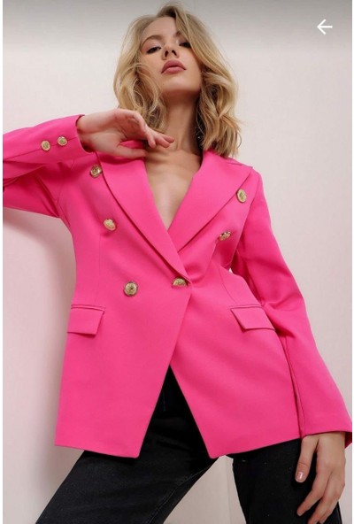 Emredenbak Bayan Düğme Kapamalı Şık Tasarım Blazer Ceket Emredenbak Bayan Düğme Kapamalı Şık Tasarım Blazer Ceket