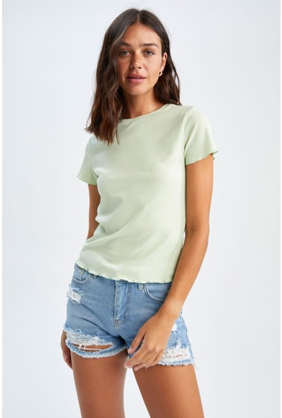 DeFacto Slim Fit Bisiklet Yaka Kısa Kollu Tişört K7064AZ22SM DeFacto Slim Fit Bisiklet Yaka Kısa Kollu Tişört K7064AZ22SM