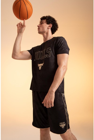 DeFacto Defacto Fit NBA Chicago Bulls Lisanslı Regular Fit Tişört X8079AZ22HS DeFacto Defacto Fit NBA Chicago Bulls Lisanslı Regular Fit Tişört X8079AZ22HS