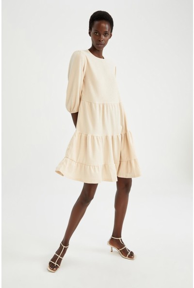 DeFacto A Kesim Basic Yarım Kollu Volanlı Mini Elbise Y1523AZ22SM DeFacto A Kesim Basic Yarım Kollu Volanlı Mini Elbise Y1523AZ22SM