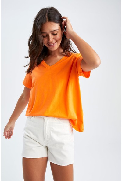 DeFacto Regular Fit V Yaka Kısa Kollu Tişört M9545AZ22SP DeFacto Regular Fit V Yaka Kısa Kollu Tişört M9545AZ22SP