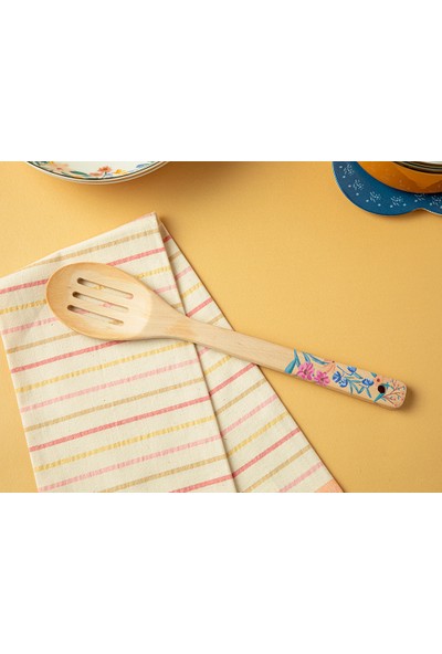 English Home Blomstring Ahşap Delikli Spatula 30 cm English Home Blomstring Ahşap Delikli Spatula 30 cm