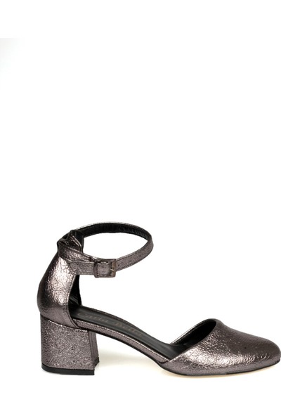 Ayakkabiyolla Parlak Bantlı Gümüş Kadın Ayakkabı Ayakkabiyolla Parlak Bantlı Gümüş Kadın Ayakkabı