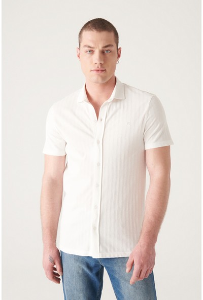 AVVA Jakarlı Klasik Yaka Comfort Fit Kısa Kol Örme Gömlek_beyaz