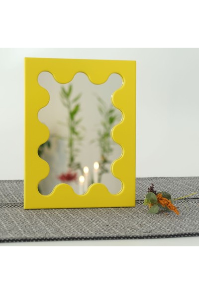 Farbelab Mm1 Dalgalı Kenarlı Sarı Renkli Ahşap Dekoratif Ayna 24X32CM Farbelab Mm1 Dalgalı Kenarlı Sarı Renkli Ahşap Dekoratif Ayna 24X32CM