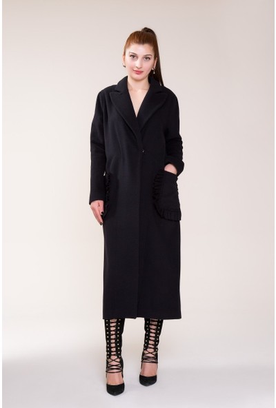 Cep Fırfır Detaylı Siyah Kaşe Kaban