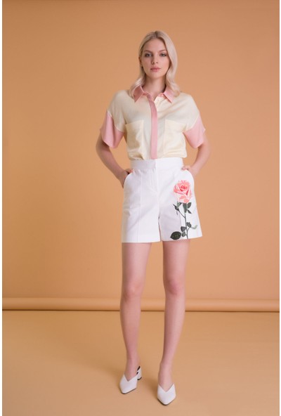 Çiçek Baskılı Kırık Beyaz Mini Şort