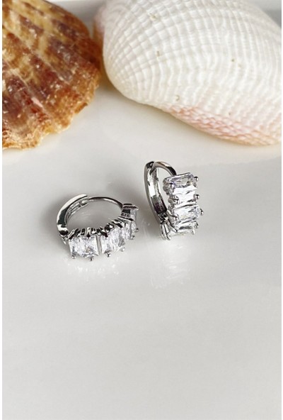 Takıştır Gümüş Renk Taşlı Paslanmaz Çelik Küpe (Çift/1 Cm) Takıştır Gümüş Renk Taşlı Paslanmaz Çelik Küpe (Çift/1 Cm)