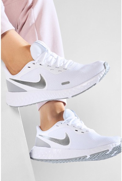 Nike Wmns Revolution 5 Silver Swoosh Yürüyüş Koşu Ayakkabısı Beyaz