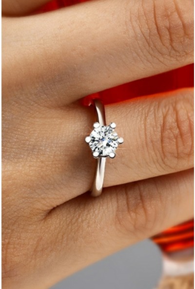 Crystal Diamond Zirconia Işıklı Kutuda Labaratuvar Pırlanta 0.35 Carat Tektaş Yüzük Crystal Diamond Zirconia Işıklı Kutuda Labaratuvar Pırlanta 0.35 Carat Tektaş Yüzük