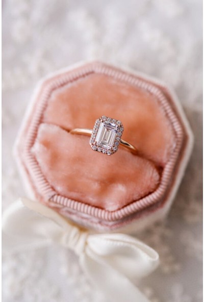 Crystal Diamond Zirconia 1.30 Carat Baget Labaratuvar Pırlantası Baget Yüzük Crystal Diamond Zirconia 1.30 Carat Baget Labaratuvar Pırlantası Baget Yüzük