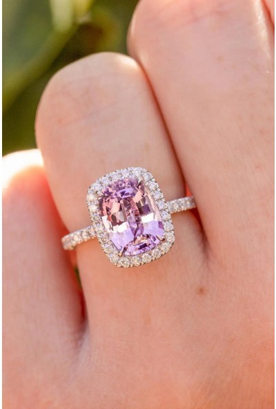 Crystal Diamond Zirconia Işıklı Kutuda Laboratuvar Pırlantası 1 Karat Tektaş Yüzük Crystal Diamond Zirconia Işıklı Kutuda Laboratuvar Pırlantası 1 Karat Tektaş Yüzük