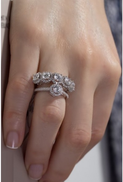 Crystal Diamond Zirconia Işıklı Kutuda Laboratuvar Pırlantası 2 Karat Beştaş ve 1 Karat Tektaş Yüzük Crystal Diamond Zirconia Işıklı Kutuda Laboratuvar Pırlantası 2 Karat Beştaş ve 1 Karat Tektaş Yüzük