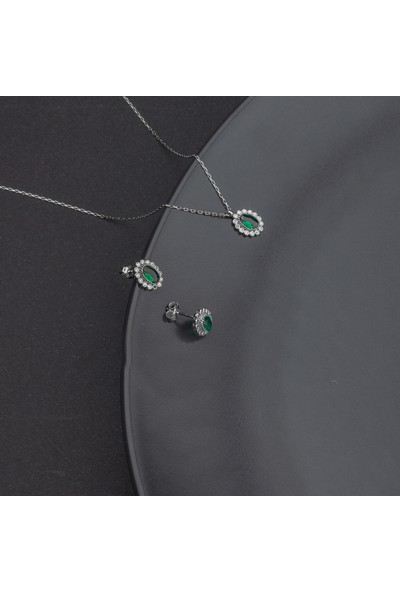 925 Ayar Gümüş Zümrüt Oval Model Kolye ve Küpe Takı Seti 925 Ayar Gümüş Zümrüt Oval Model Kolye ve Küpe Takı Seti