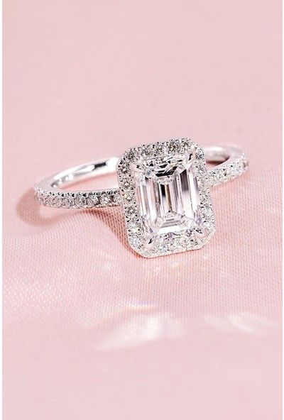 Crystal Diamond Zirconia Sertifikalı Laboratuvar Pırlantası 1.01 Karat Özel Kesim Baget Yüzük Crystal Diamond Zirconia Sertifikalı Laboratuvar Pırlantası 1.01 Karat Özel Kesim Baget Yüzük