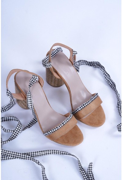 Bayan Hardal Süet Fırfırlı Detaylı Hasır Topuk Bilekten Bağlama Ayakkabı Bayan Hardal Süet Fırfırlı Detaylı Hasır Topuk Bilekten Bağlama Ayakkabı