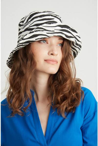 Gusto Zebra Desenli Şapka - Siyah