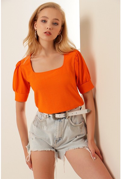 Hakke Kaşkorse Kare Yaka Bluz