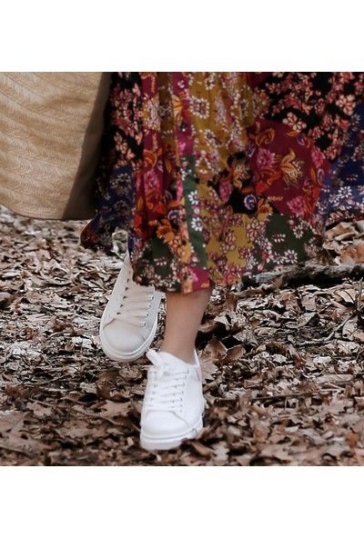 Süet Pudra Detaylı Beyaz Sneaker