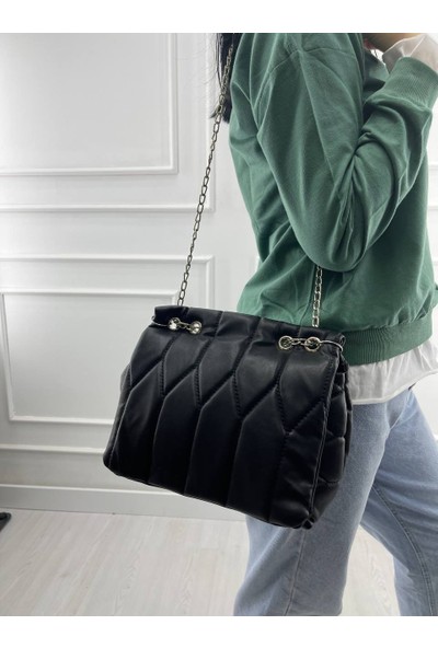 Moda House Siyah Renk Zincir Detaylı Yumuşak Deri Çapraz Çanta WLD117 Moda House Siyah Renk Zincir Detaylı Yumuşak Deri Çapraz Çanta WLD117