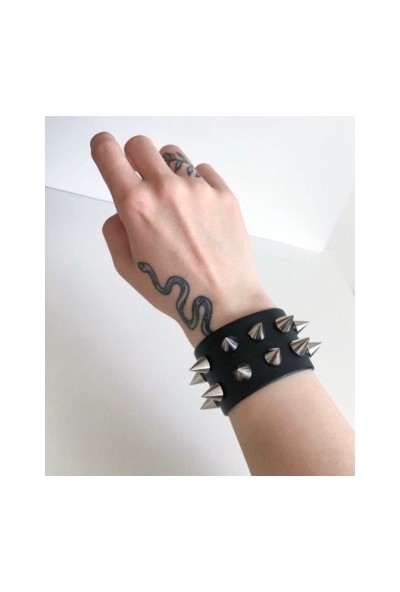 Darkella Store Gotik Punk Çift Sıralı Dikenli Bileklik Darkella Store Gotik Punk Çift Sıralı Dikenli Bileklik