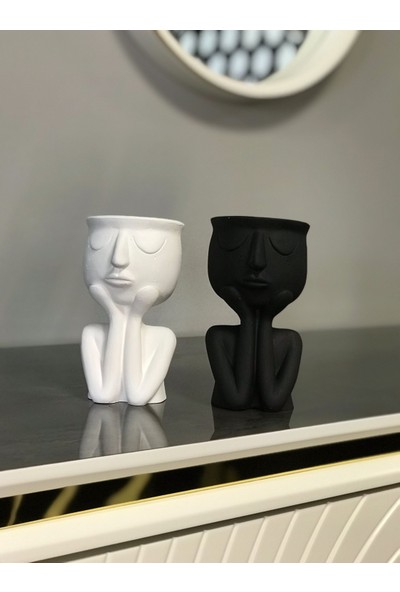 Edda DSG Eli Yüzünde Düşünen Adam 2'li Saksı Siyah Beyaz Edda DSG Eli Yüzünde Düşünen Adam 2'li Saksı Siyah Beyaz