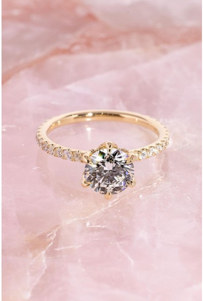 Crystal Diamond Zirconia Işıklı Kutuda Muhteşem 0.60 Karat Laboratuvar Pırlantalı Tektaş Yüzük Crystal Diamond Zirconia Işıklı Kutuda Muhteşem 0.60 Karat Laboratuvar Pırlantalı Tektaş Yüzük