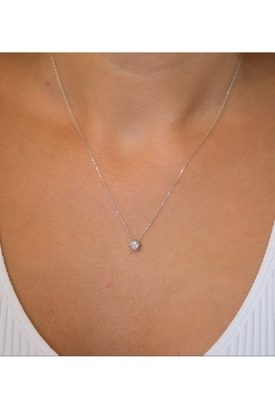 ZYC Mini Tek Taş 925 Ayar Gümüş Kolye ZYC Mini Tek Taş 925 Ayar Gümüş Kolye