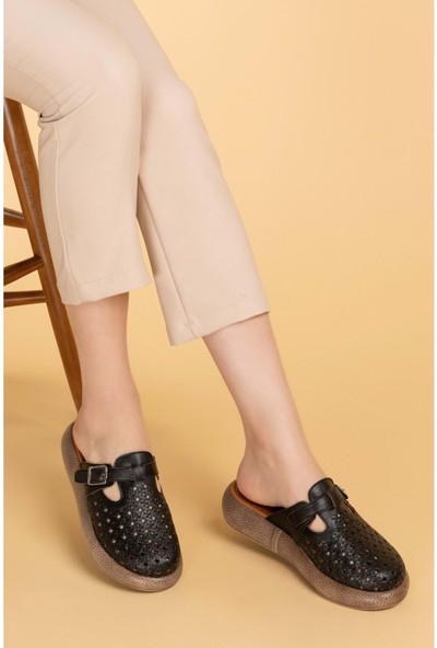 Gondol Deri Tokalı Dolgu Taban Günlük Terlik ERT.3236 - Siyah - 40 Gondol Deri Tokalı Dolgu Taban Günlük Terlik ERT.3236 - Siyah - 40