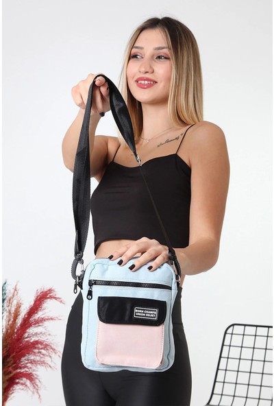Shaka U2 Mavi/pembe/siyah Union Odjet Baskılı Omuz Çantası ( Boy:22 En :17 Genişlik :7 cm ) Shaka U2 Mavi/pembe/siyah Union Odjet Baskılı Omuz Çantası ( Boy:22 En :17 Genişlik :7 cm )