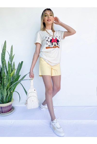 Kadın Mickey Mouse Baskılı Tshirt Ekru Kadın Mickey Mouse Baskılı Tshirt Ekru