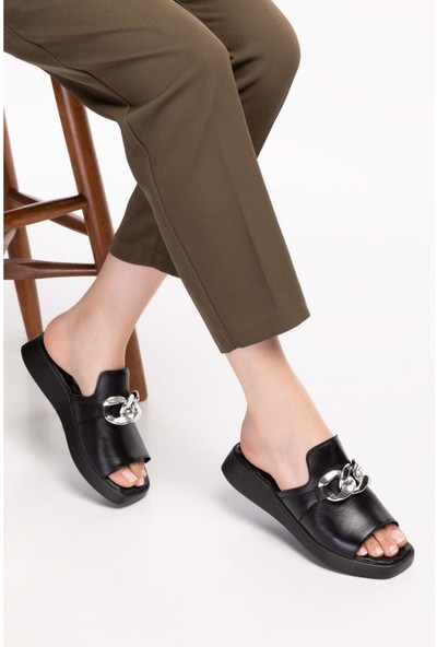 Gondol Kadın Hakiki Deri Toka Detaylı Şık Lüks Terlik GNDL.203 - Siyah - 39 Gondol Kadın Hakiki Deri Toka Detaylı Şık Lüks Terlik GNDL.203 - Siyah - 39