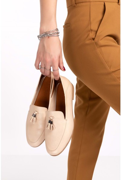 Gondol Kadın Hakiki Deri Püskül Detaylı Loafer IZ.3503 - Bej - 36 Gondol Kadın Hakiki Deri Püskül Detaylı Loafer IZ.3503 - Bej - 36
