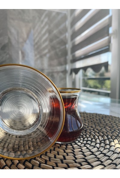 Ala Yuvarlak Altın Rim Lüks Çay Seti 12 Parça Ala Yuvarlak Altın Rim Lüks Çay Seti 12 Parça