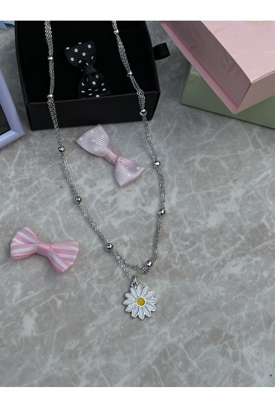 Spotex Kadın Çift Materyal Kordon Papatya Detaylı Kolye Spotex Kadın Çift Materyal Kordon Papatya Detaylı Kolye