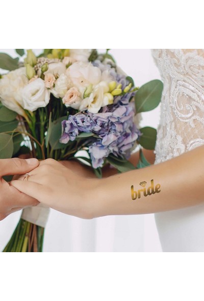 Tekli Bride Tattoo Model 2 - Altın Yaldız - 5,5 cm x 5,5 cm - Geçici Dövme Tekli Bride Tattoo Model 2 - Altın Yaldız - 5,5 cm x 5,5 cm - Geçici Dövme