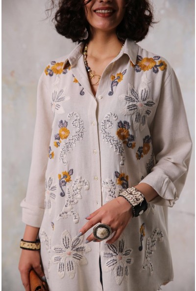 Kadın Çiçek Nakışlı Oversize Gömlek
