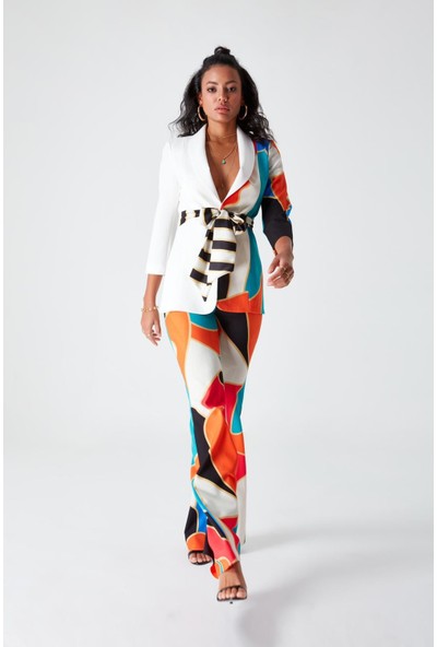 Sol Yanı Desenli Ceket Beyaz