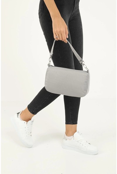 Shaka U16 Gri Baget El ve Omuz Çantası U:23 cm E:15 cm G:7cm Shaka U16 Gri Baget El ve Omuz Çantası U:23 cm E:15 cm G:7cm