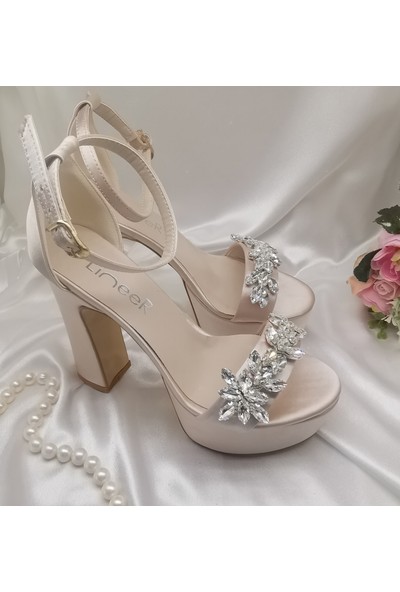 Kadın Ten Rengi Saten Tek Bant Taşlı 13 cm Platform Topuklu Abiye Ayakkabı Kadın Ten Rengi Saten Tek Bant Taşlı 13 cm Platform Topuklu Abiye Ayakkabı