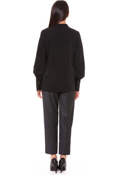 Ki-We Büzgü Detaylı V Yaka Siyah Bluz
