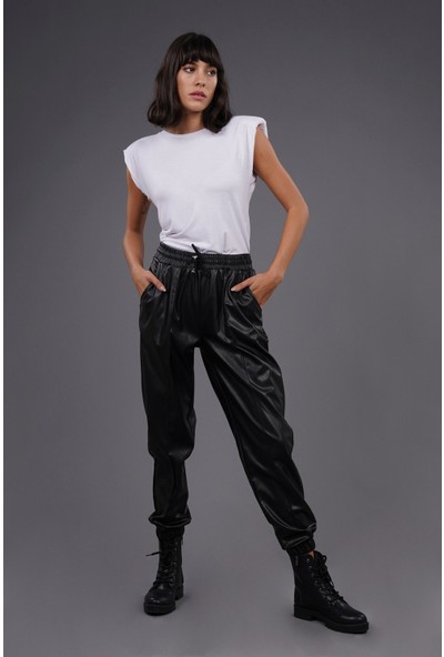 Siyah Paça Lastikli Deri Pantolon
