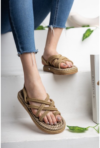 Hasır Örgülü Sandalet