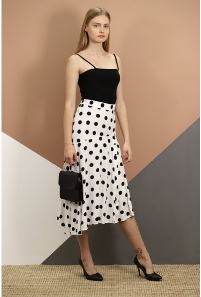 Beyaz Yan Düğmeli Yırtmaçlı Etek