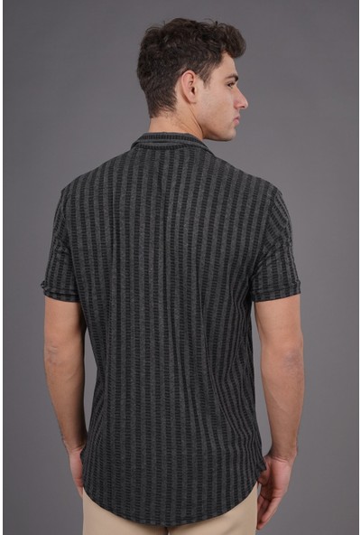 Siyah Jakarlı Çizgili Gömlek