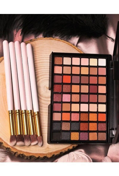 MT 2'li Makyaj Seti 54'lü Far Paleti 5'li Beyaz Far Fırça Seti MT 2'li Makyaj Seti 54'lü Far Paleti 5'li Beyaz Far Fırça Seti