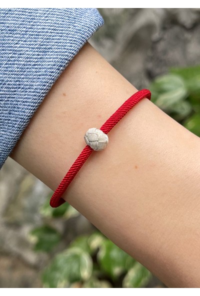 Kazzaze Gümüş Kazaziye Top Detaylı Bileklik Kazzaze Gümüş Kazaziye Top Detaylı Bileklik