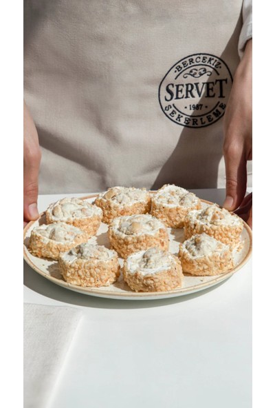 Bercekız Servet Beyaz Çikolatalı Fındıklı Sarma Lokum 400 gr Bercekız Servet Beyaz Çikolatalı Fındıklı Sarma Lokum 400 gr