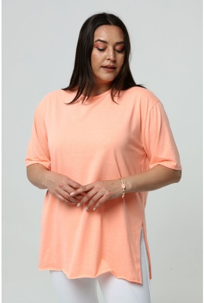 Siyezen Büyük Beden Yırtmaçlı Basic T-Shirt Neon Yavruağzı Siyezen Büyük Beden Yırtmaçlı Basic T-Shirt Neon Yavruağzı